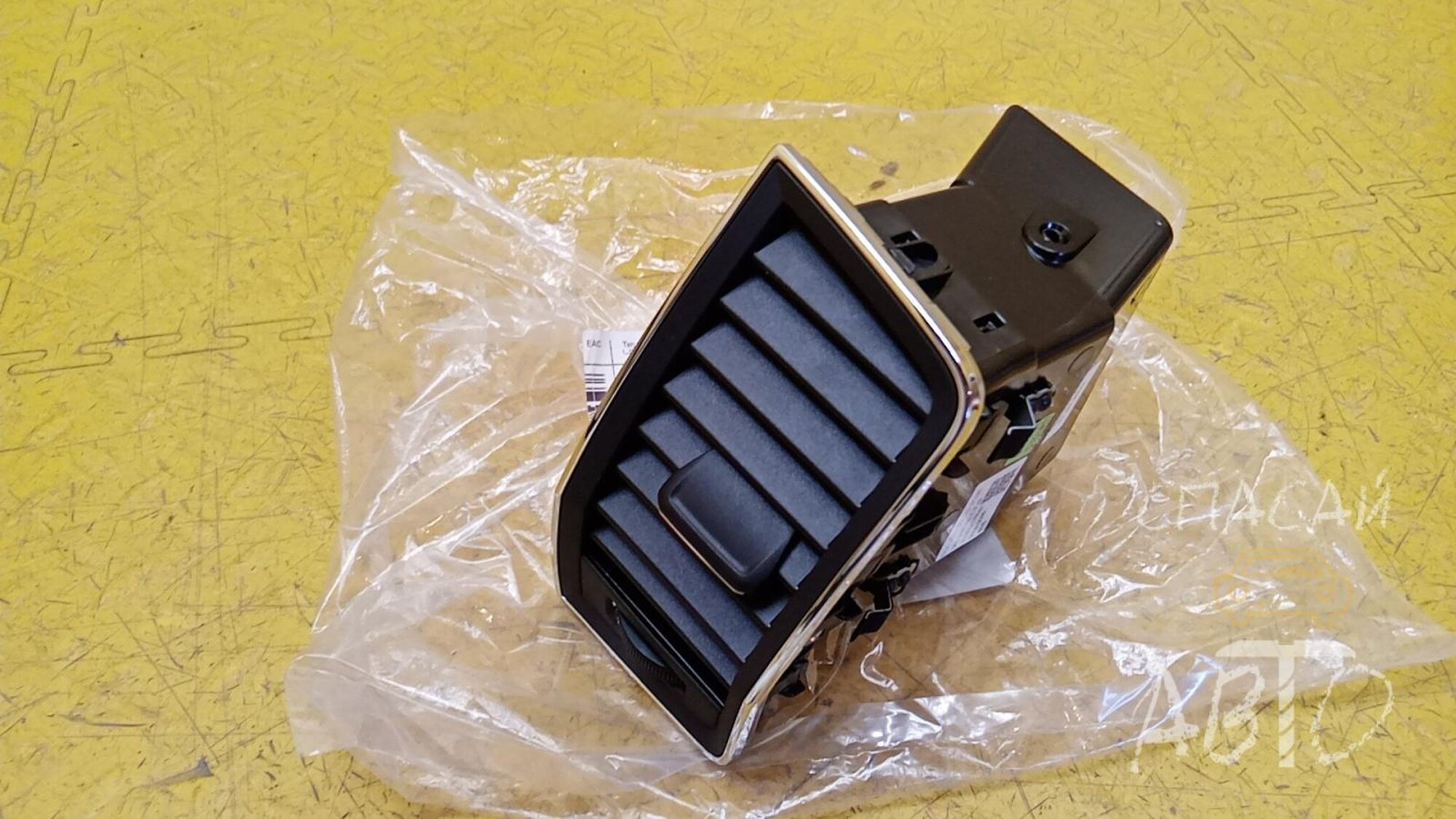 Дефлектор воздушный Skoda Kodiaq 565819702CRYP, черный, для штатных отверстий