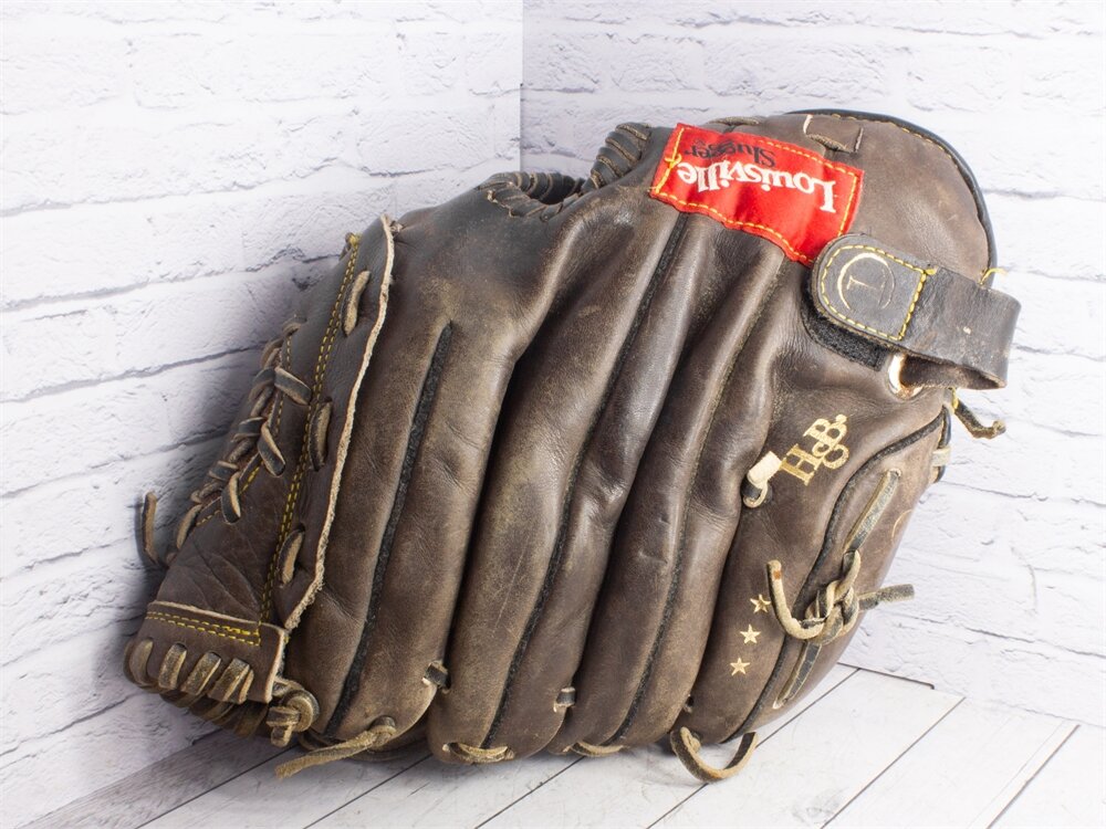 Бейсбольная перчатка Louisville slugger