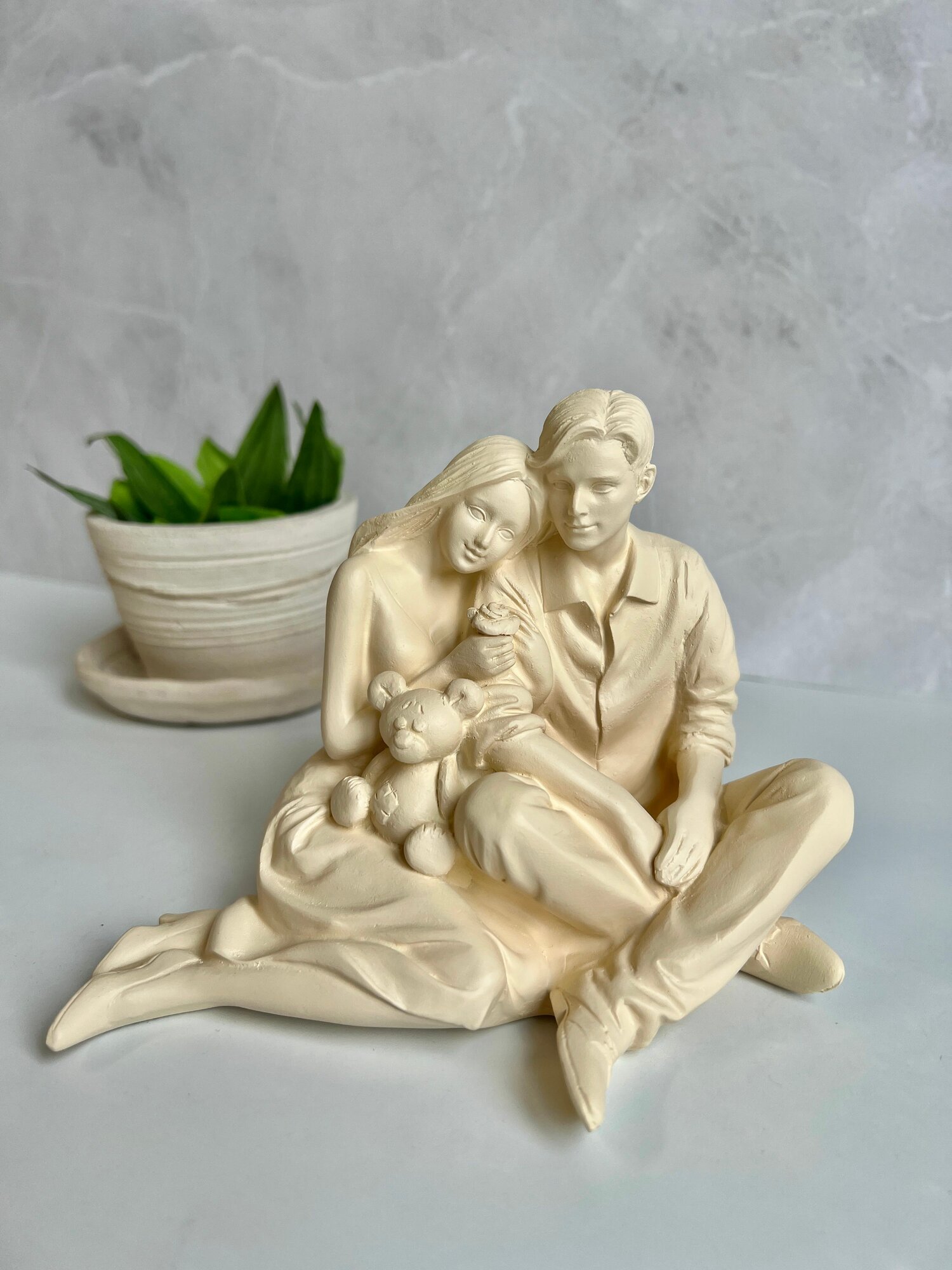 Статуэтка влюбленная пара. Гипс. Высота 11 см.