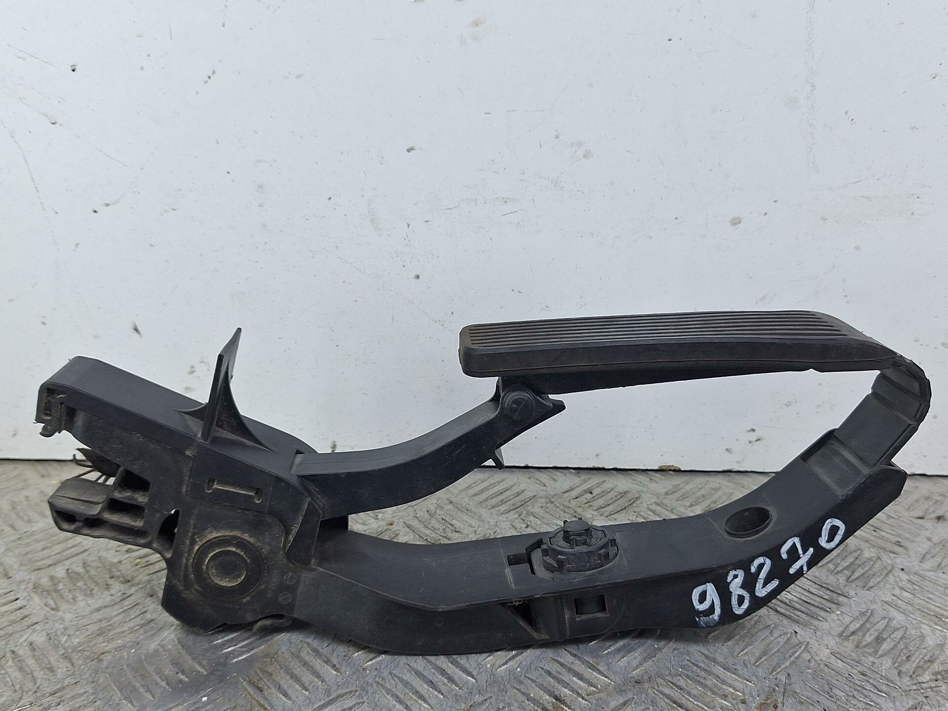 Педаль газа Mercedes-Benz C W203 рест. 2005 A2113000404