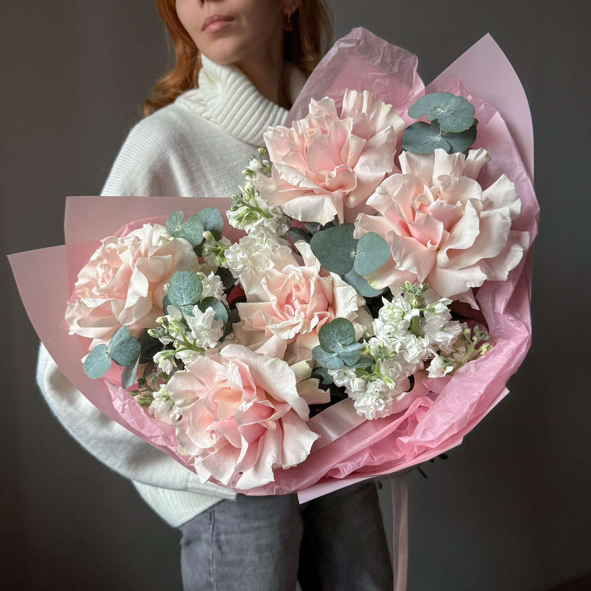 Букет французскими розами и ароматной белой маттиолой. Veresk 862