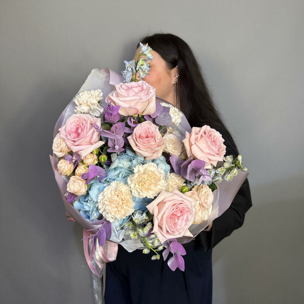 Сборный букет Madam Polina "Rainbow", дельфиниум, гвоздика, роза, гортензия, высота 50 см, аквабокс