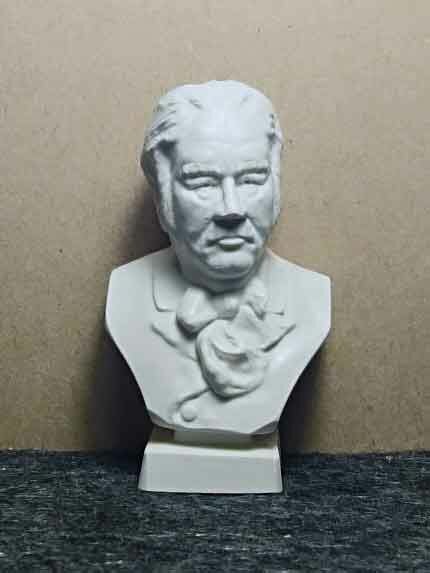 Бюст Крылова из камня BK560. Высота 60мм. Высокая детализация. Белый. Тяжелый и холодный