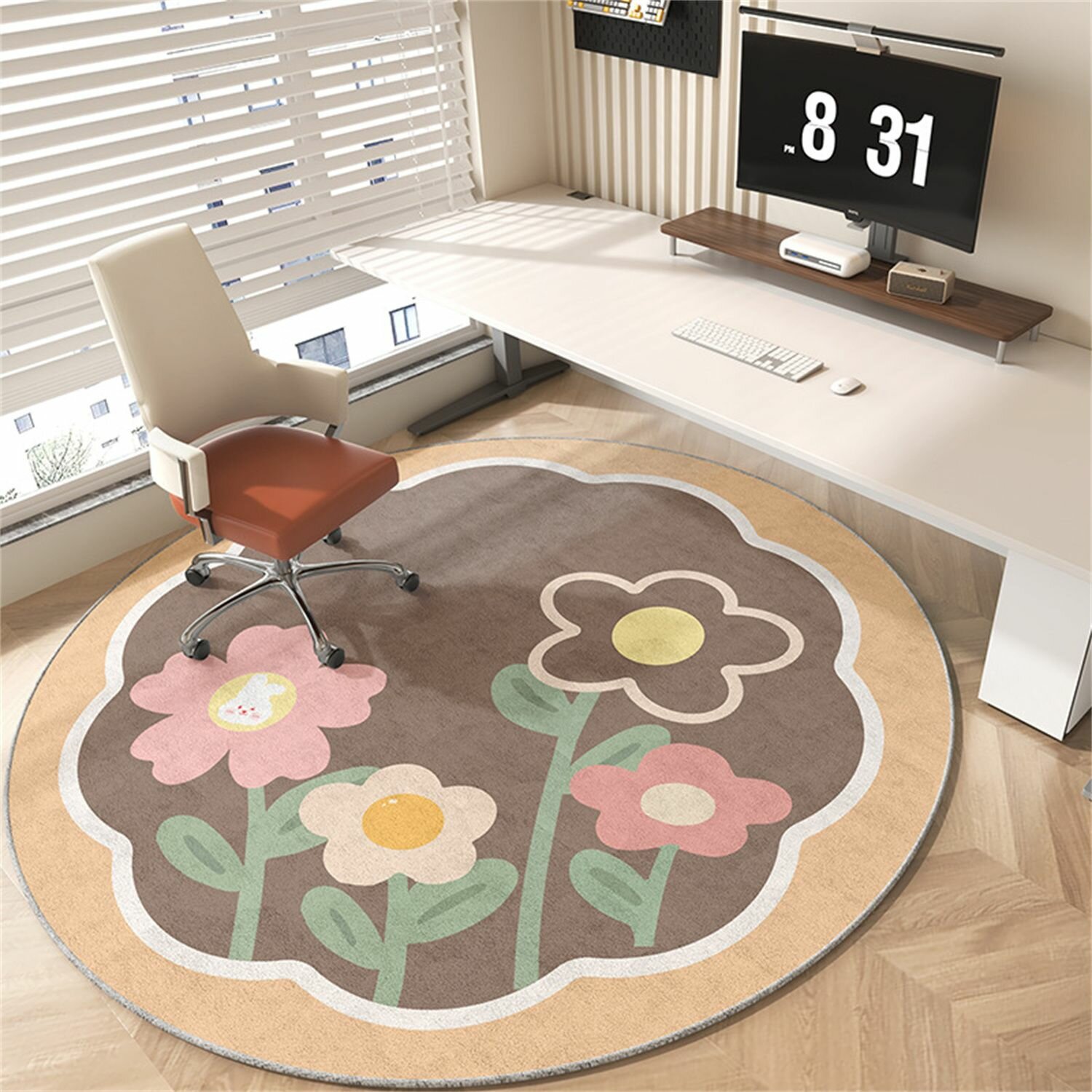 Стильный круглый защитный коврик под компьютерным креслом на полу