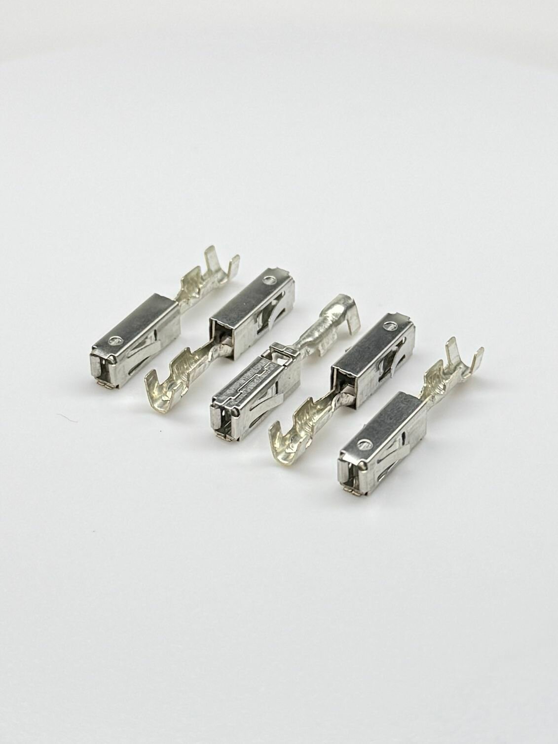 10шт Клеммы пины контакты гнездовые "мама" DJ627B-2.8A под кабель 0,75-1,0 кв. мм. к разъему 1K0937702C двери автомобилей Audi Volkswagen Skoda SEAT