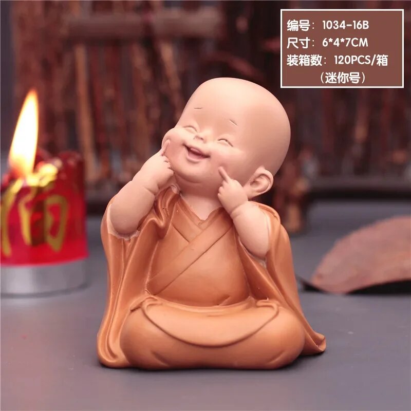 Мини-статуэтка монаха из смолы 02