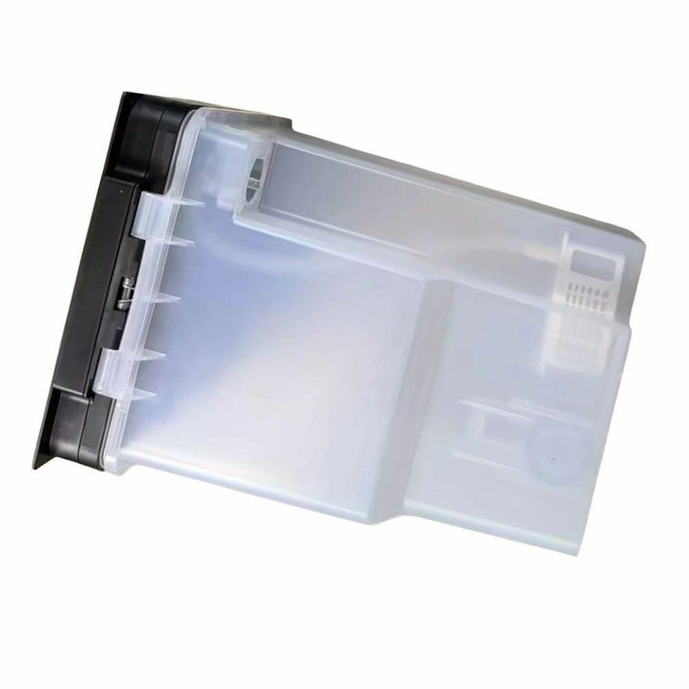 Чистый бак для воды