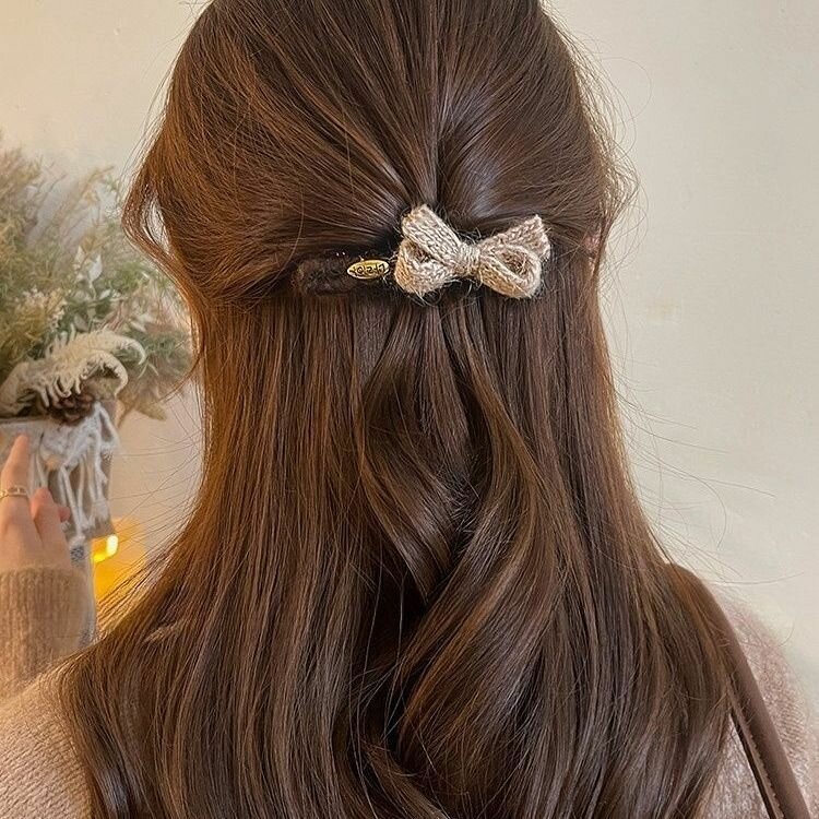 Вязаная заколка-гребень с бантом для женщин, перевернутый гребень для боковой челки и челки, новая модель 2026 года, аксессуар для волос, визуально уменьшающий лицо.