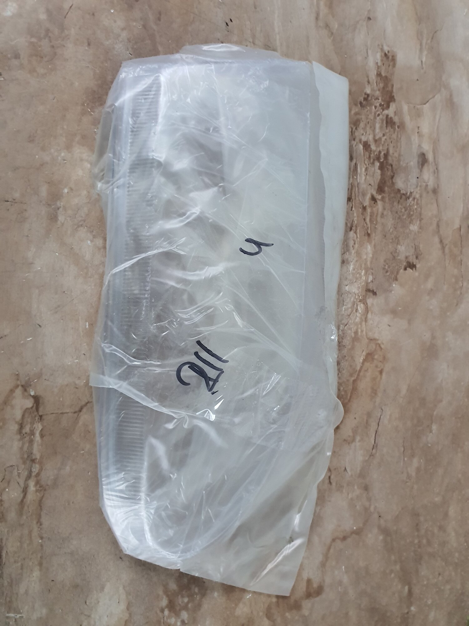 Стекла Фар Передних Ваз 2113 2114 2115 Гладкие ( Пластик) Пара 2 Штуки . Правое и Левое.