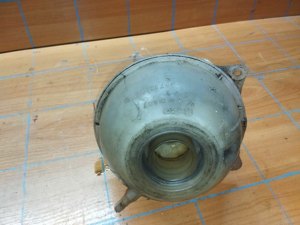 Расширительный бачок Фольксваген Пассат Б3 1,8 Б/У с пробегом