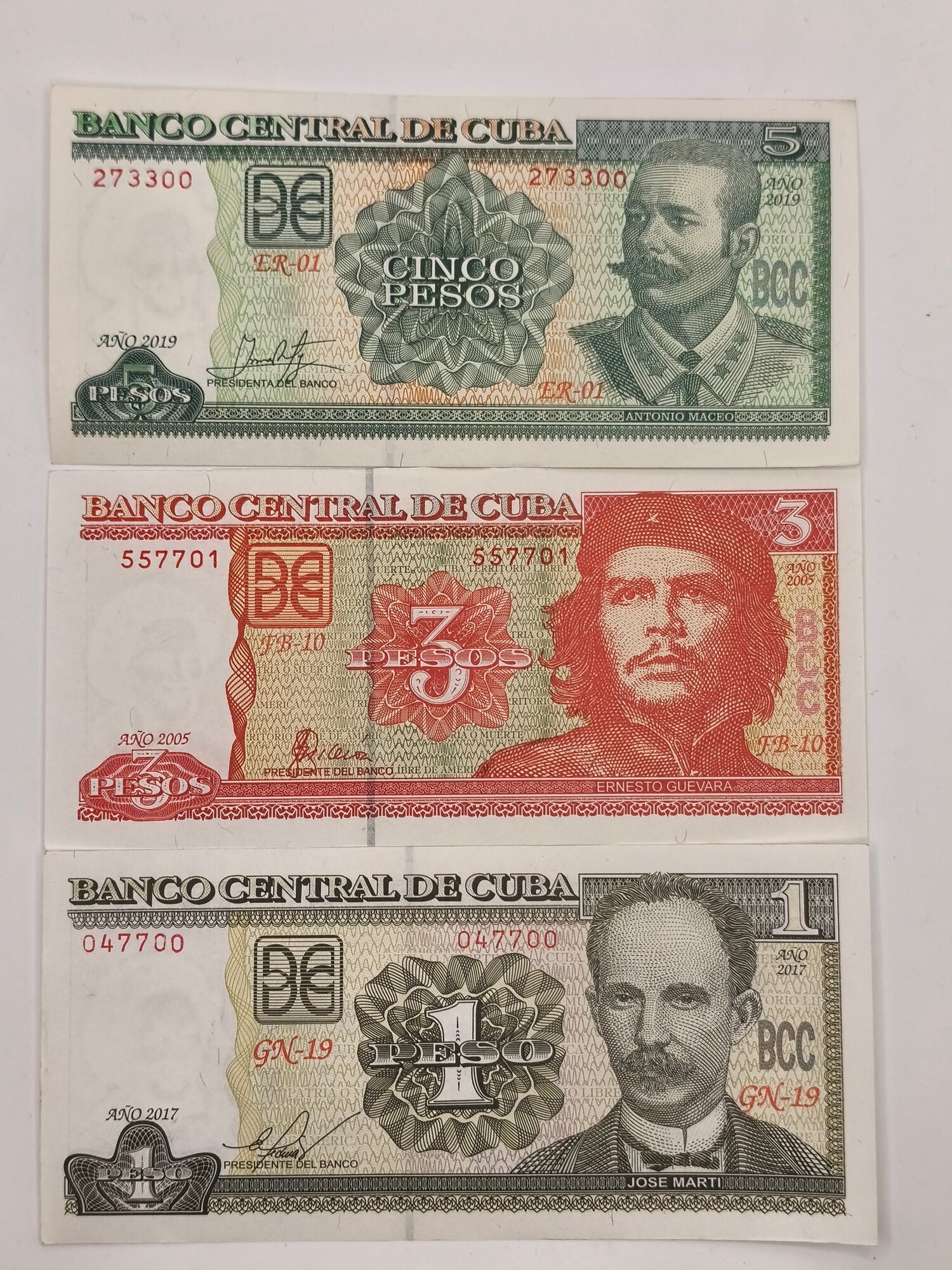 Набор банкнот из 3 штук. Куба. 1 песо 2017 Хосе Марти; 3 песо 2005 Че Гевара; 5 песо 2019 Антонио Масео. UNC/PRESS