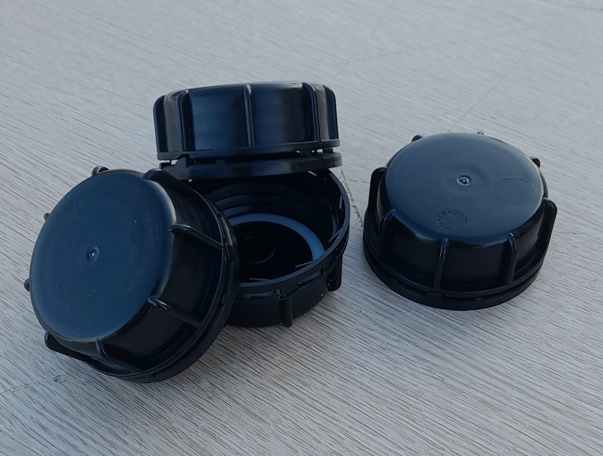 Крышка заглушка на еврокуб 60мм крупная резьба / 4 штуки / на еврокуб /