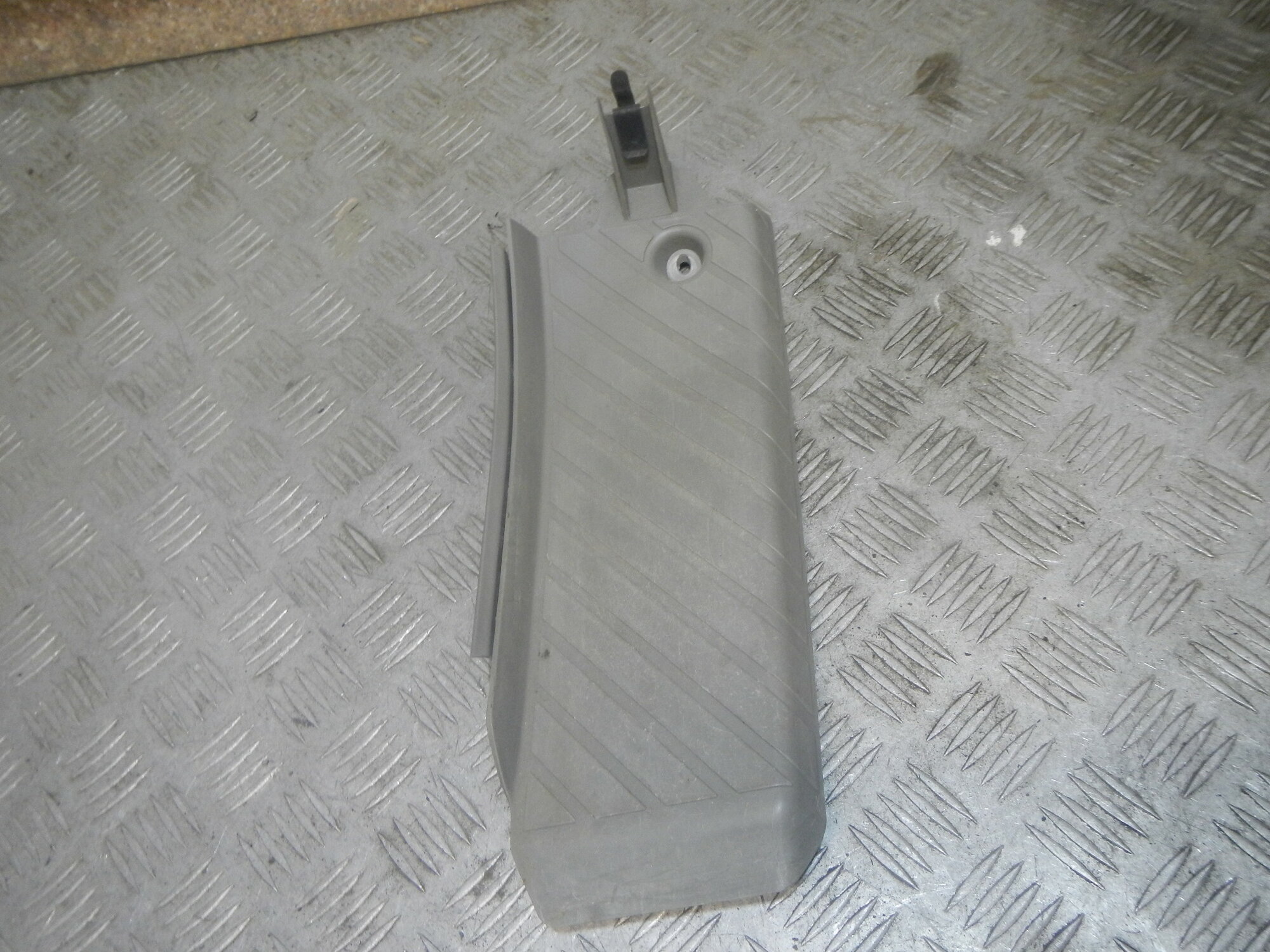 Б/У Накладка (кузов внутри), Audi (Ауди)-A6 (C6) (05-11) AUDI A6 (C6) (05-11) Царапины. 570412 VAG арт. 4F1864777A