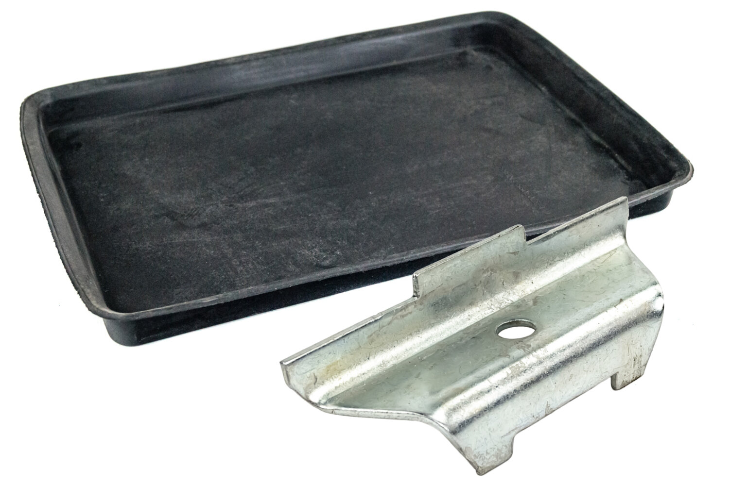 Планка крепления аккумулятора 2105 с резиновым ковриком для ВАЗ 2104, 2105, 2107