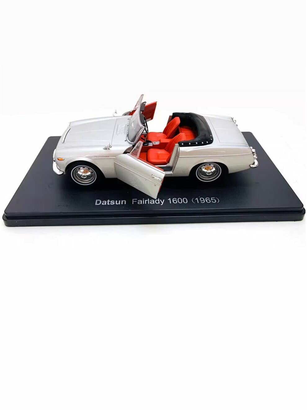 Коллекция легкосплавных автомобилей модель 1/24 Datsun Fairlady 1600 1965