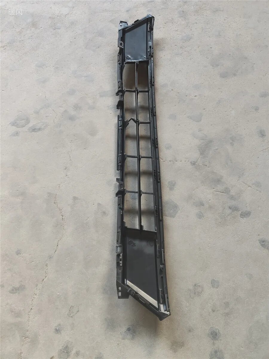 Решетка в бампер GEELY MONJARO D