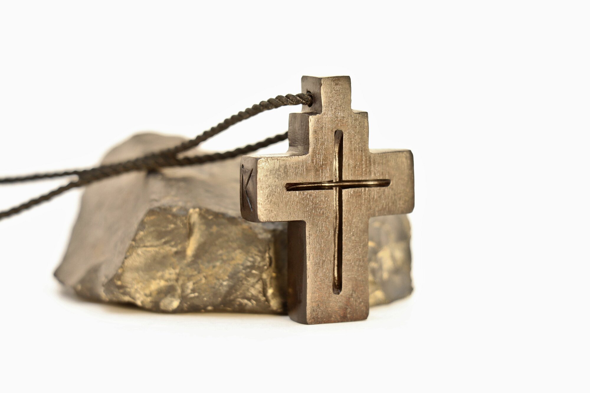 Крест деревянный на шею, ручной работы, нательный крест из черного граба