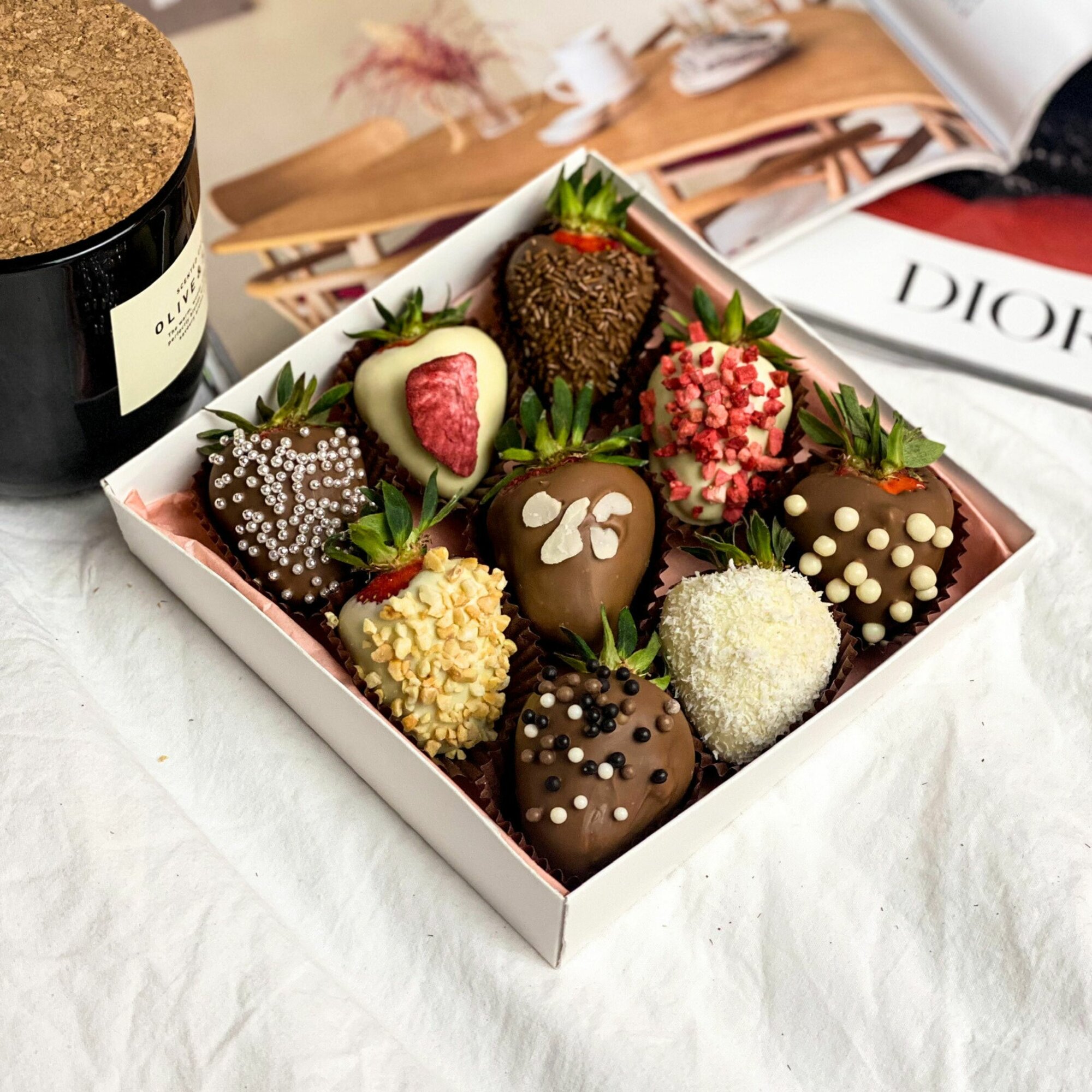 Клубника в шоколаде набор в коробке Tasty 9-12 шт Конфеты натуральные шоколадные