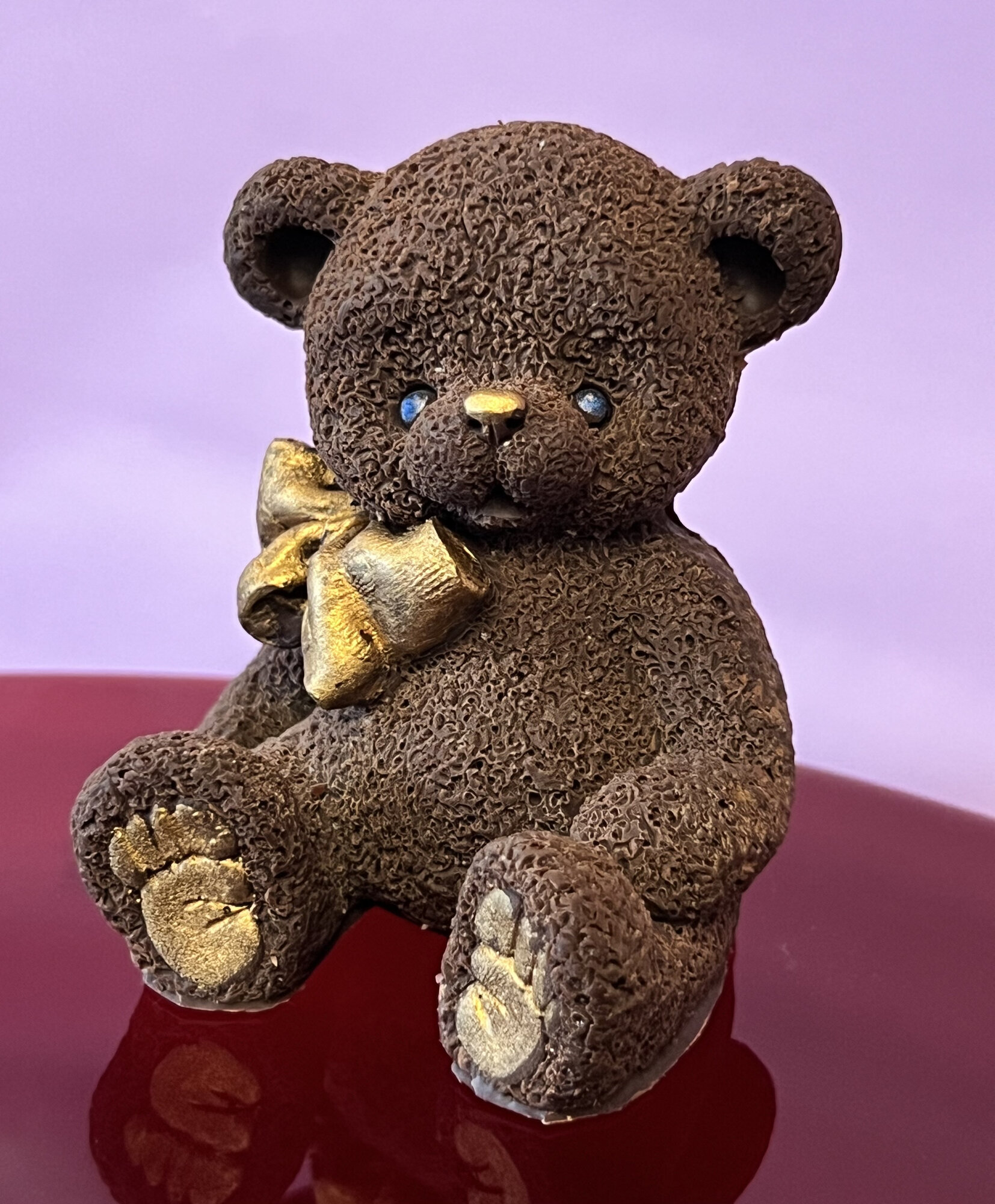 Шоколадная фигура Aramiska «Мишка с бантом», ручная работа, темный бельгийский шоколад