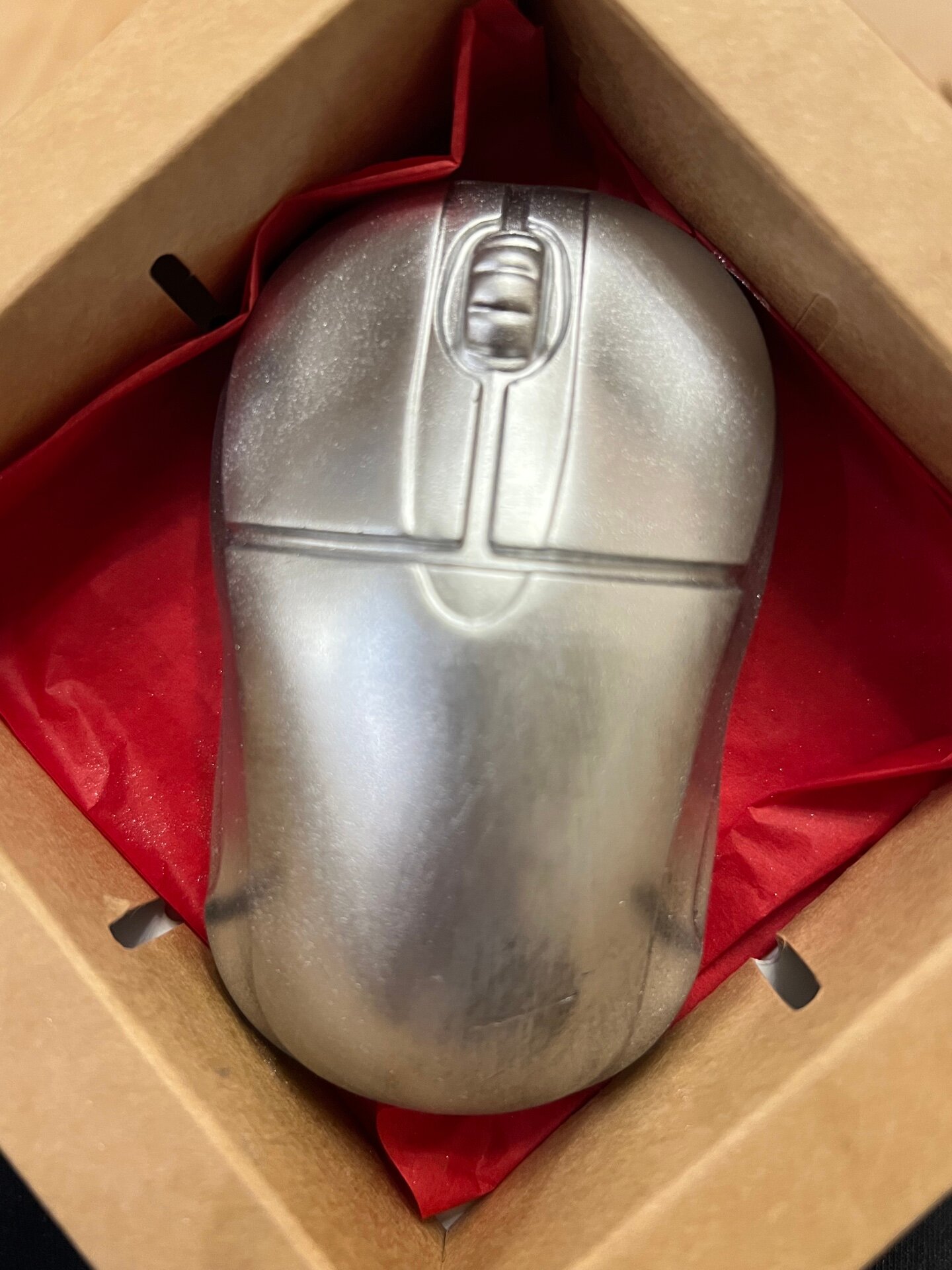 Шоколадная фигура "Компьютерная мышь", темный шоколад, ручная работа