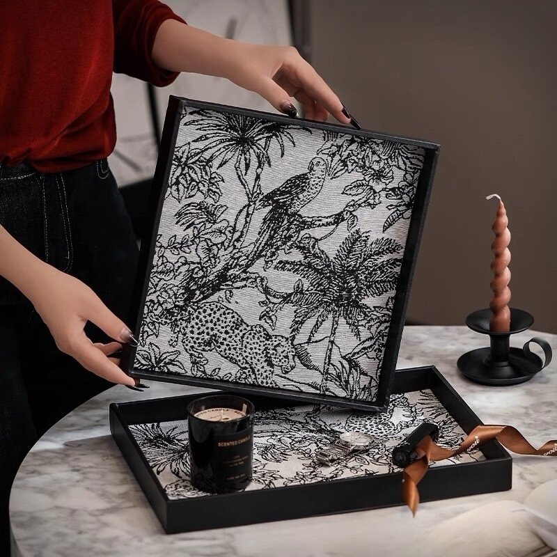 Кожаный поднос "Орнамент" квадратный текстиль- <> - Черно-белый