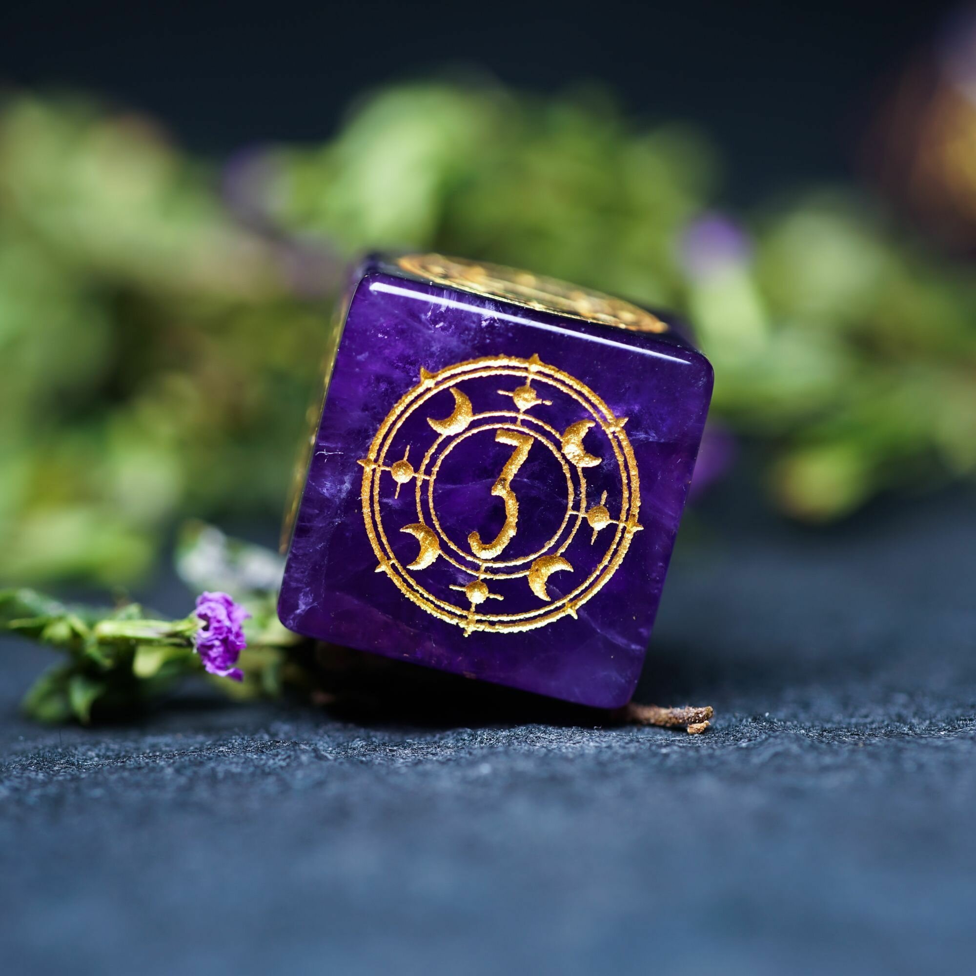 Baldur's Gate 3, звездное небо, DnD dice, кости из натуральных драгоценных камней, Подземелья и драконы игральные кости, Природный камень, 7 шт, аметист