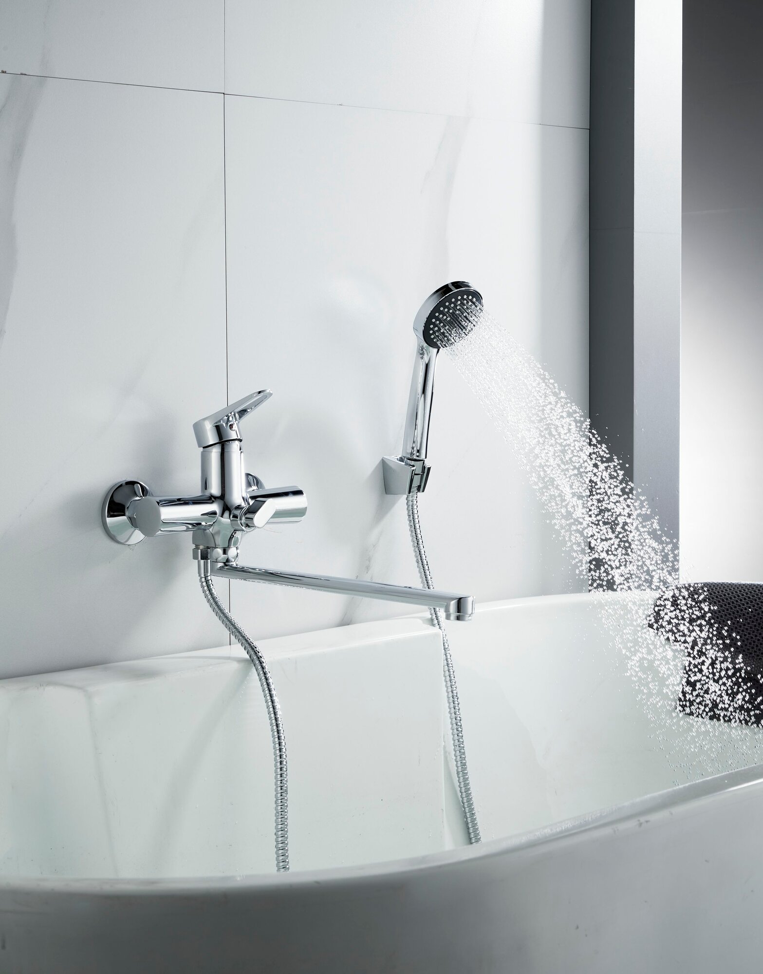 Смеситель для ванны ALOUTE, однорычажный, переключатель на корпусе, излив 35 см. Хром