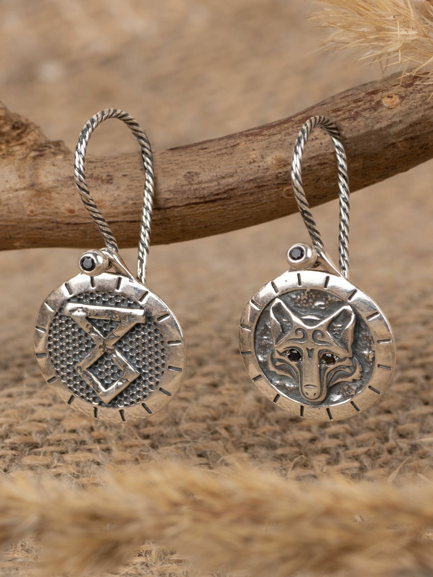 Серьги с подвесками, серебро, 925 проба, чернение, сапфир