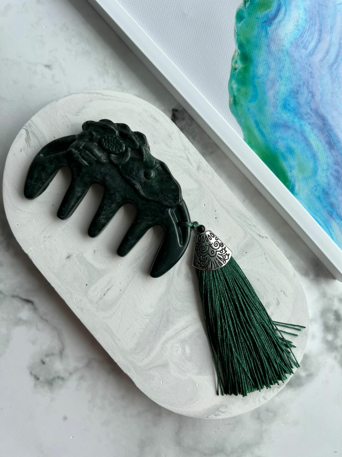 Массажная расческа для головы из камня змеевик