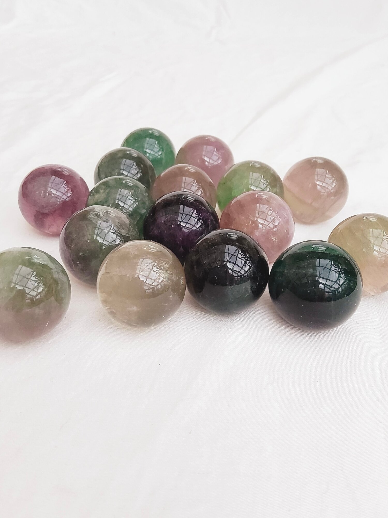 Шар натуральный камень Флюорит 25 мм талисман