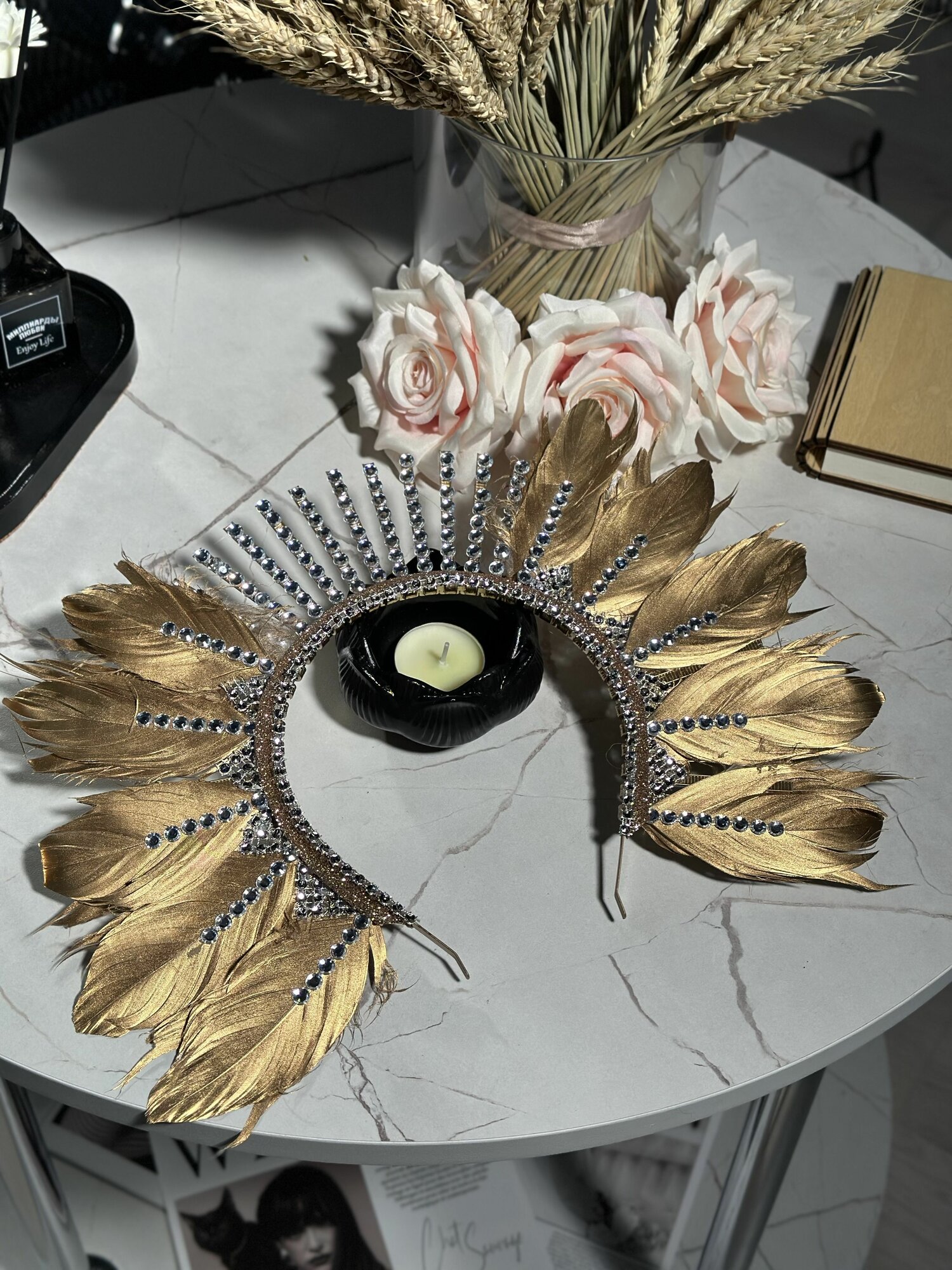 Корона с перьями