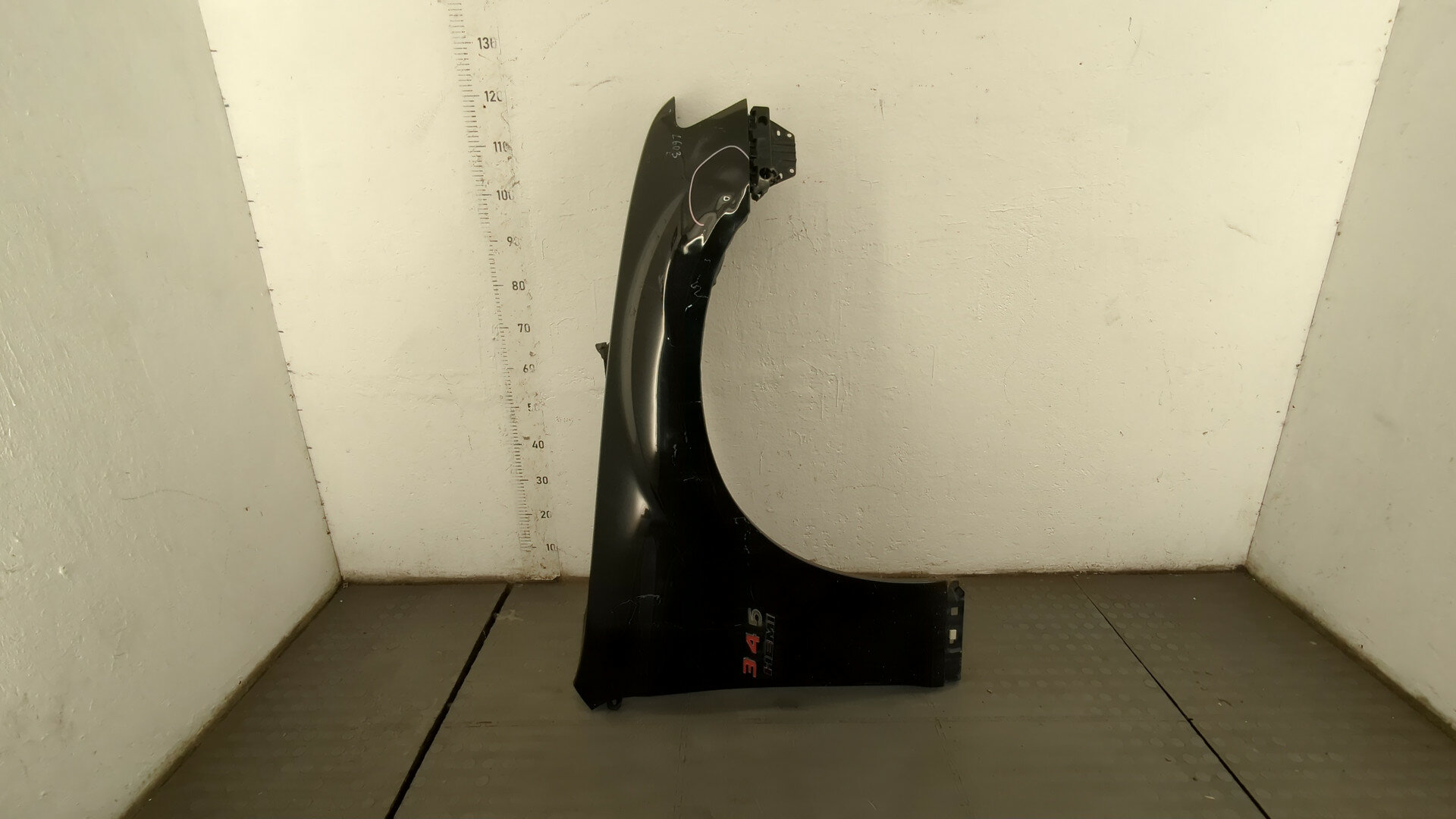 Крыло правое переднее Chrysler 300C Б/У