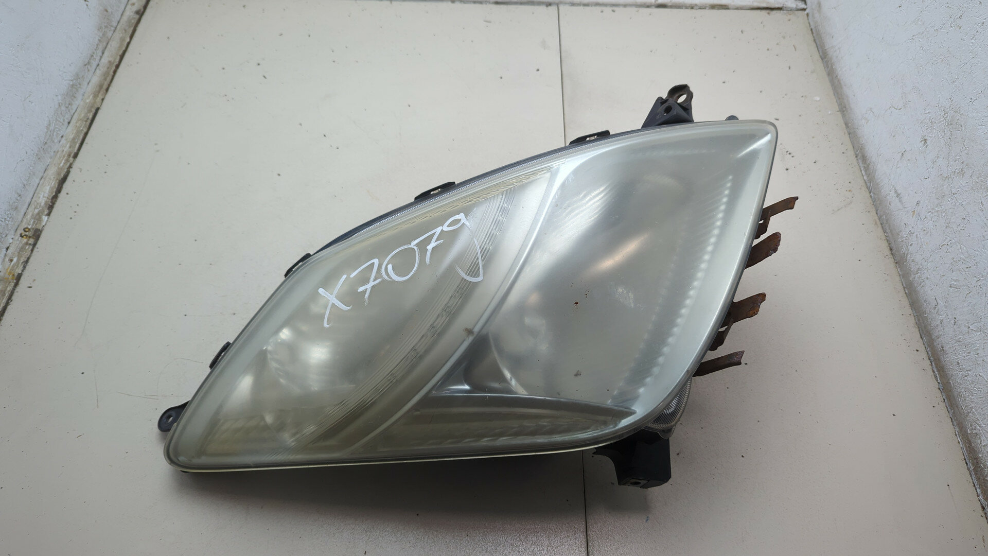 Фара (передняя) правая Toyota Prius Б/У