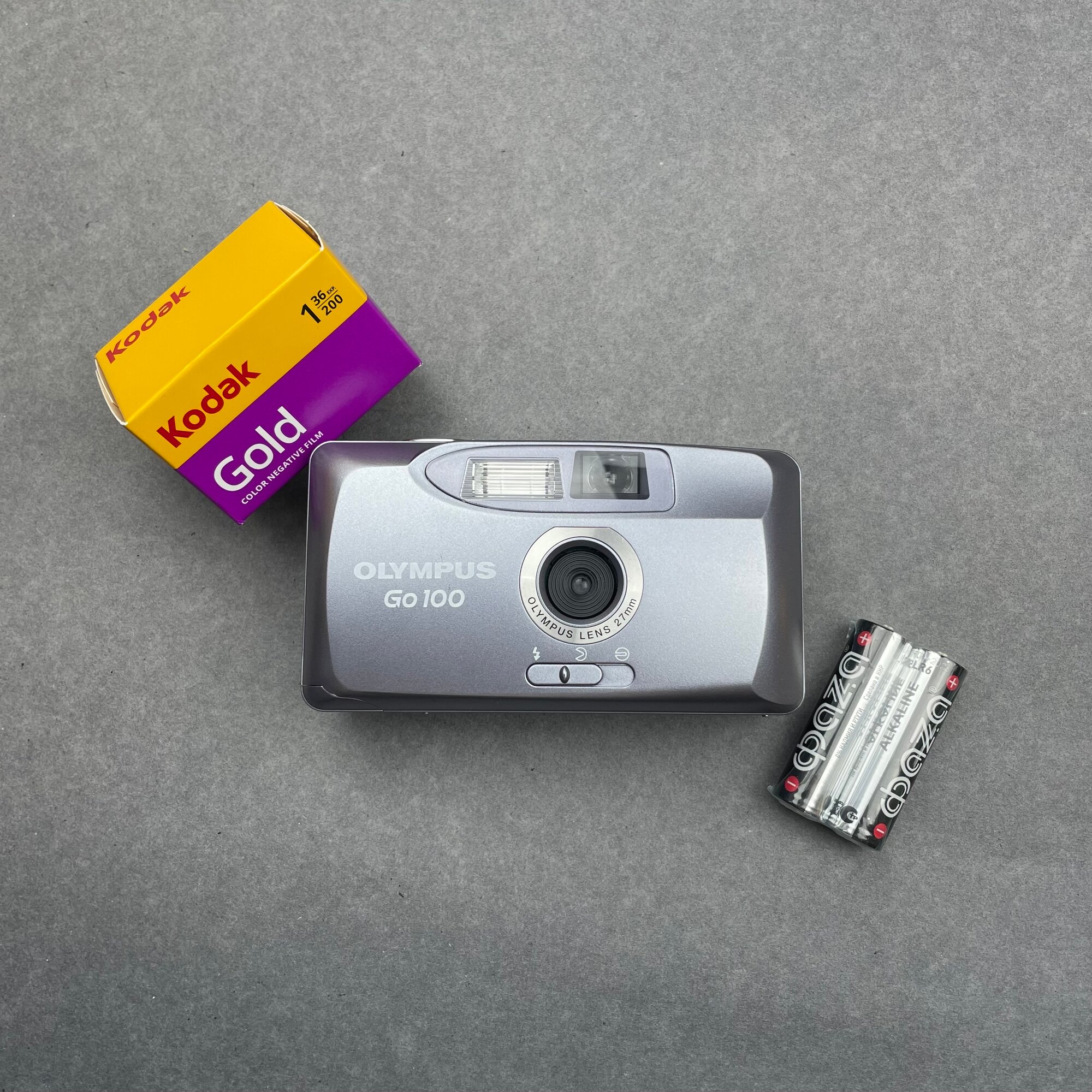 Винтажный пленочный фотоаппарат Olympus Go 100, с фотоплёнкой Kodak Gold