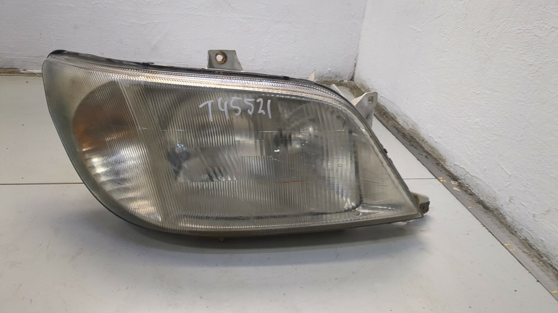 Фара (передняя) правая Mercedes Sprinter Б/У