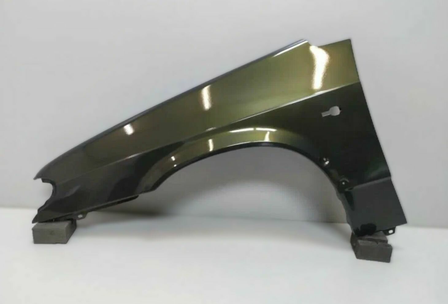 Крыло пластиковое левое 2113 2114 2115 - окрашенное в цвет кузова "347 золото инков "