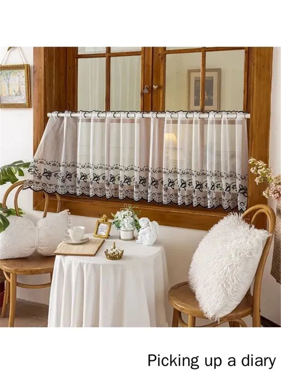 Короткая занавеска во французском стиле кантри