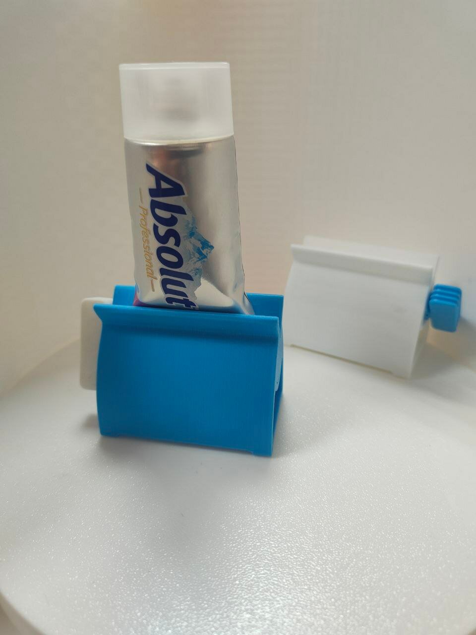 Дозатор для зубной пасты "Пресс", пластик, голубой, отдельно стоящий, 5х7 см