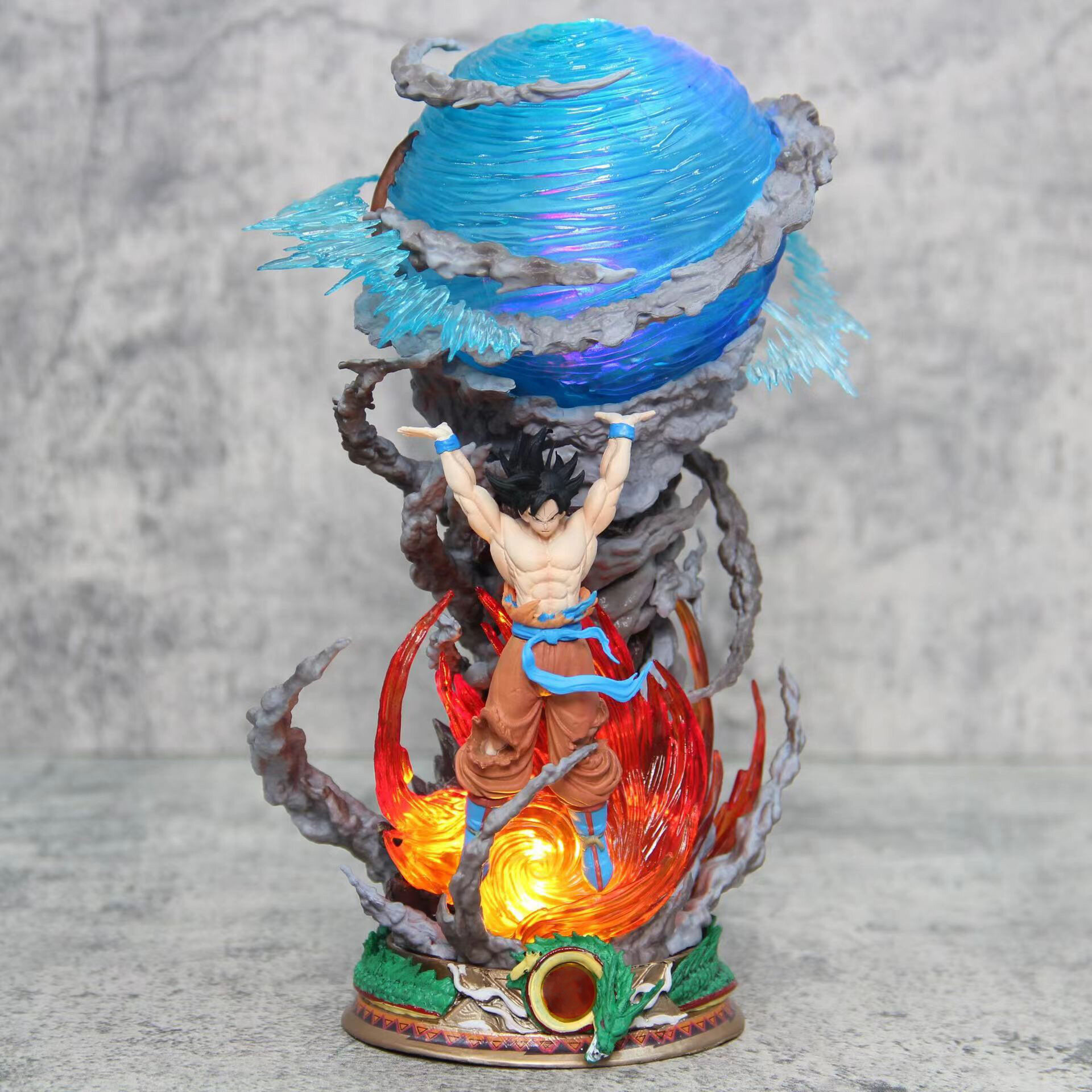 Фигурка Гоку из Dragon Ball, фигурка Гогеты в форме Супер Сайяна, фигурка Веджито с повреждениями в бою (из манги/аниме), сопутствующие товары.