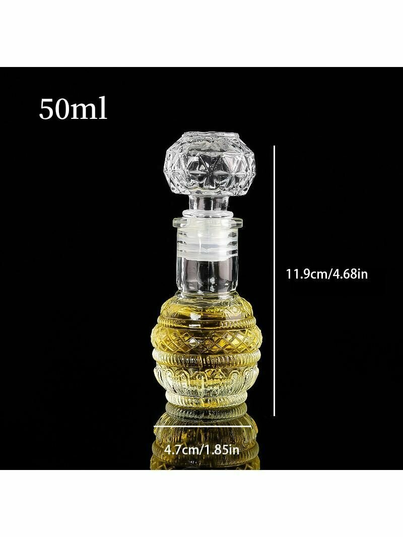 Стеклянная маленькая бутылка вина