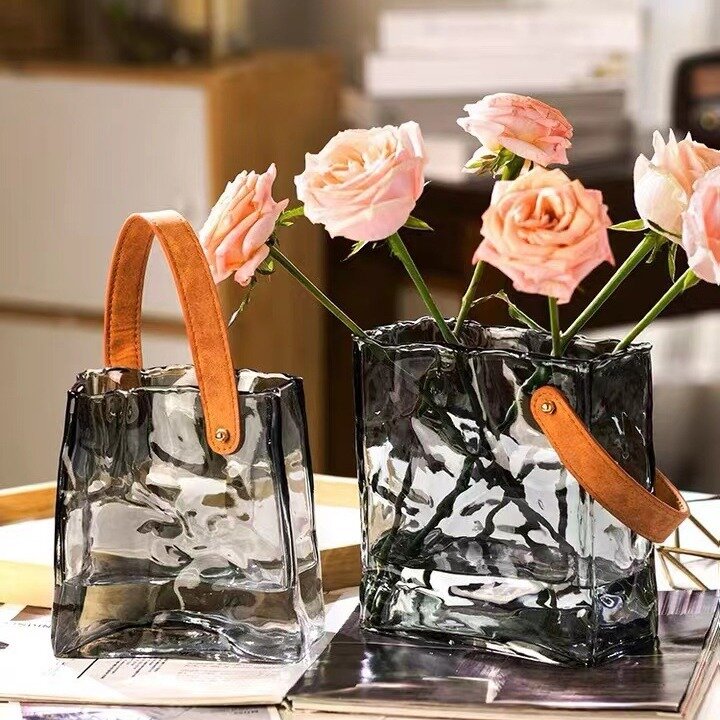 Стеклянная ваза в виде сумочки, высота 16,5 см, черная