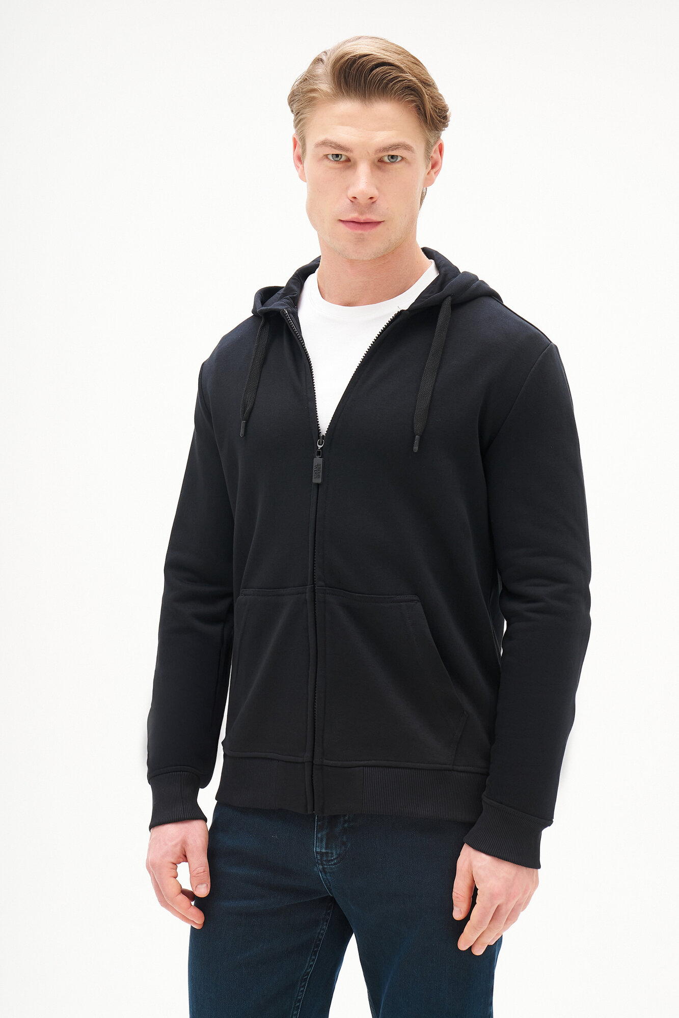 Толстовка спортивная