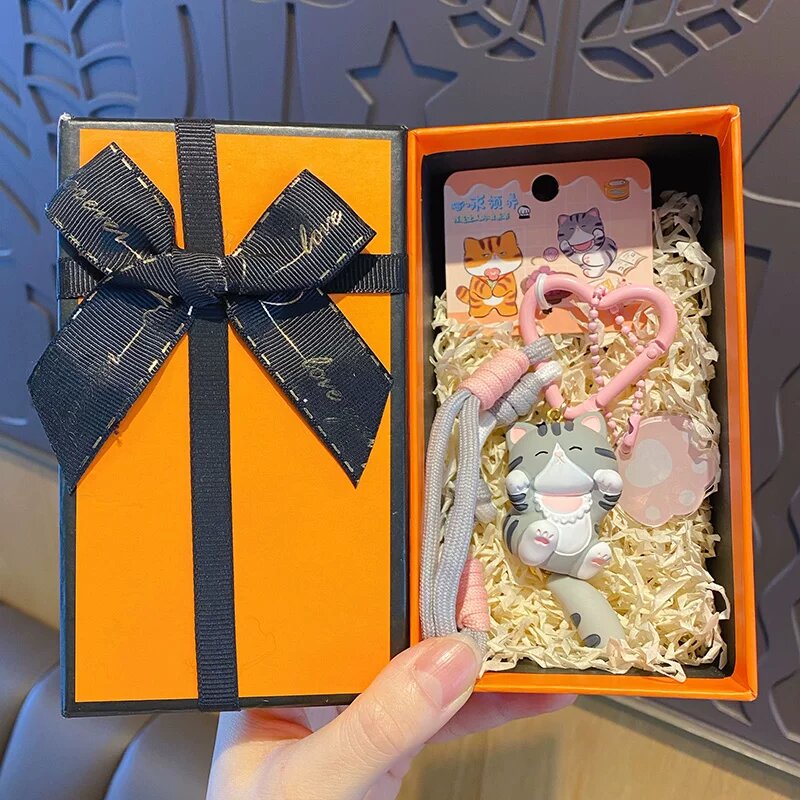 Новая модель 2025 года: брелок-подвеска Yuanqi Cat для ключей от машины, рюкзака, маленький аксессуар – идеальный