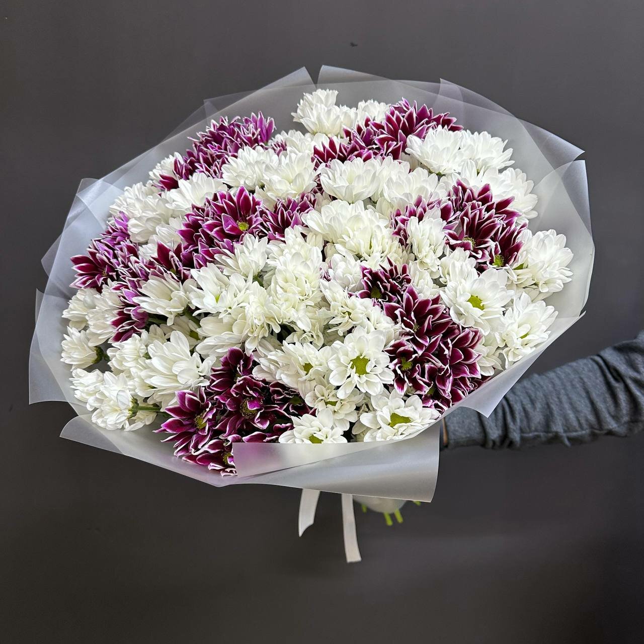Букет Flower Delivery Moscow "Хризантемы микс", 25 шт, на стеблях