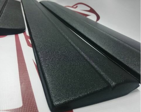 Накладки на низ дверей текстурные пластиковые на 2109