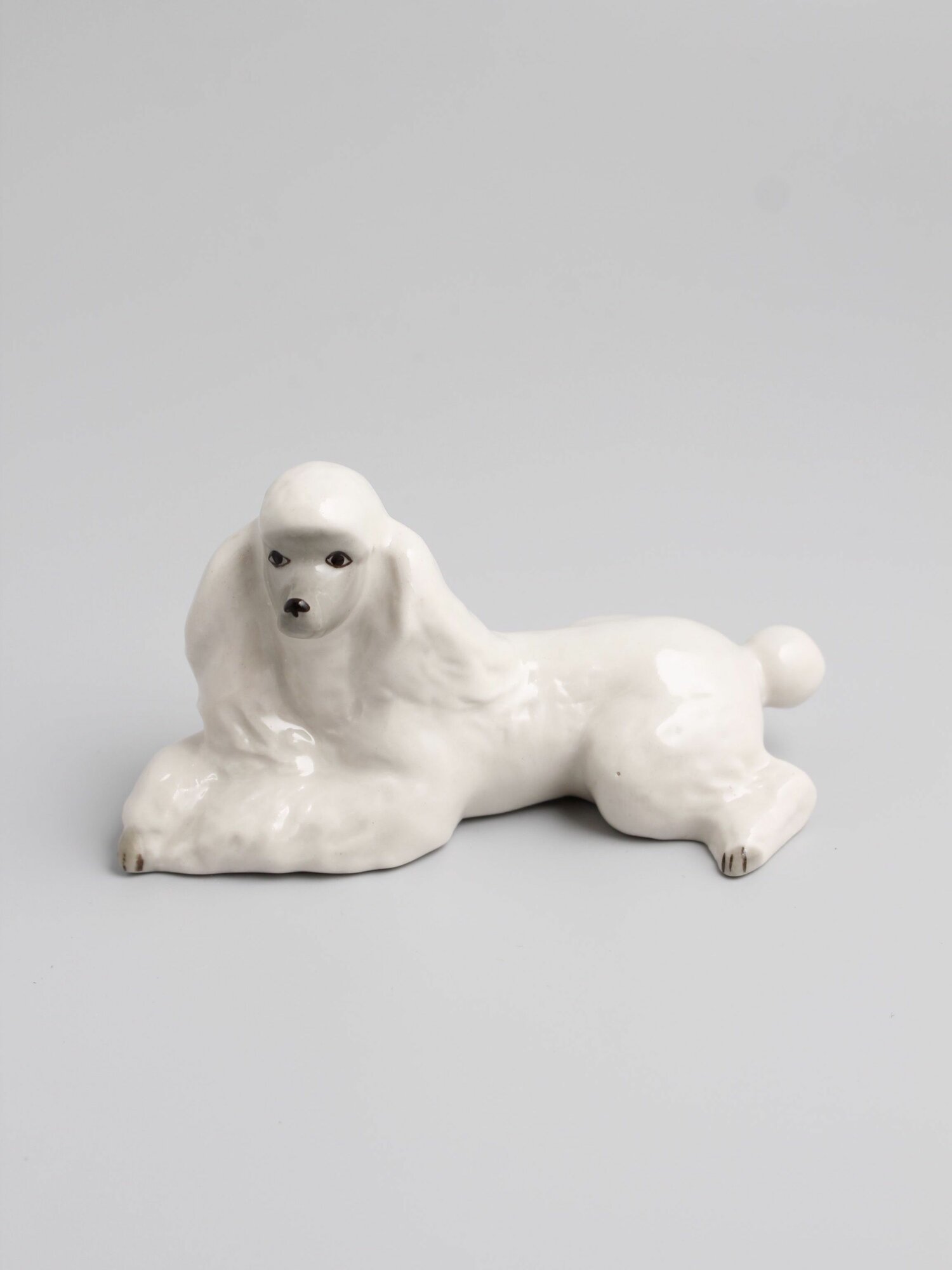 Винтажная статуэтка "Лежащий пудель", скульптор Линчевская Т. С, фарфор, ЛФЗ, 1980-90 гг.