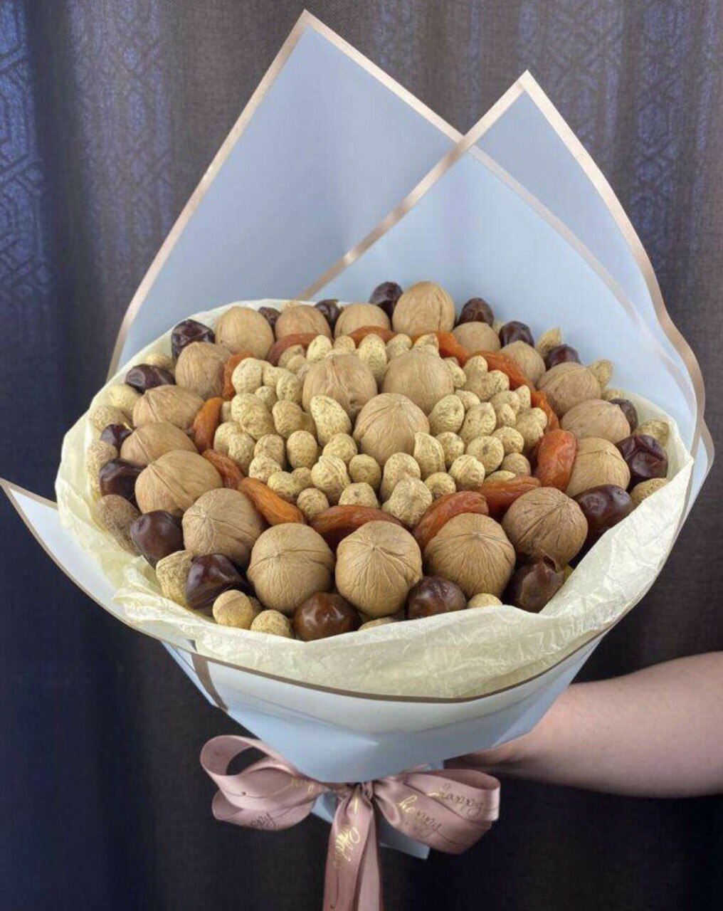 Букет из орехов и сухофруктов. Подарочный набор