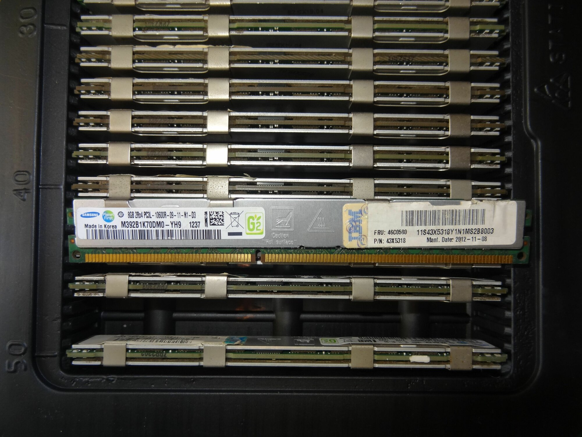 Серверная память DDR3 8GB ECC REG 2Rx4 PC3L-10600R 1.35v M392B1K70DM0-YH9 1333Mhz IBM