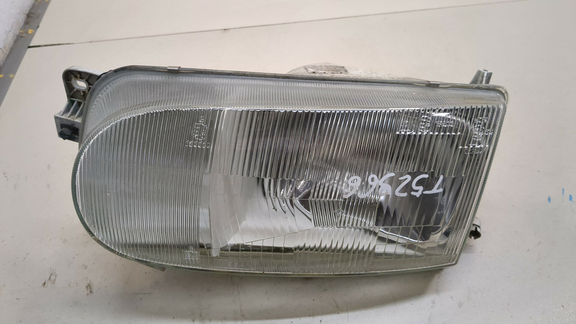 Фара (передняя) левая Nissan Serena (C23) Б/У