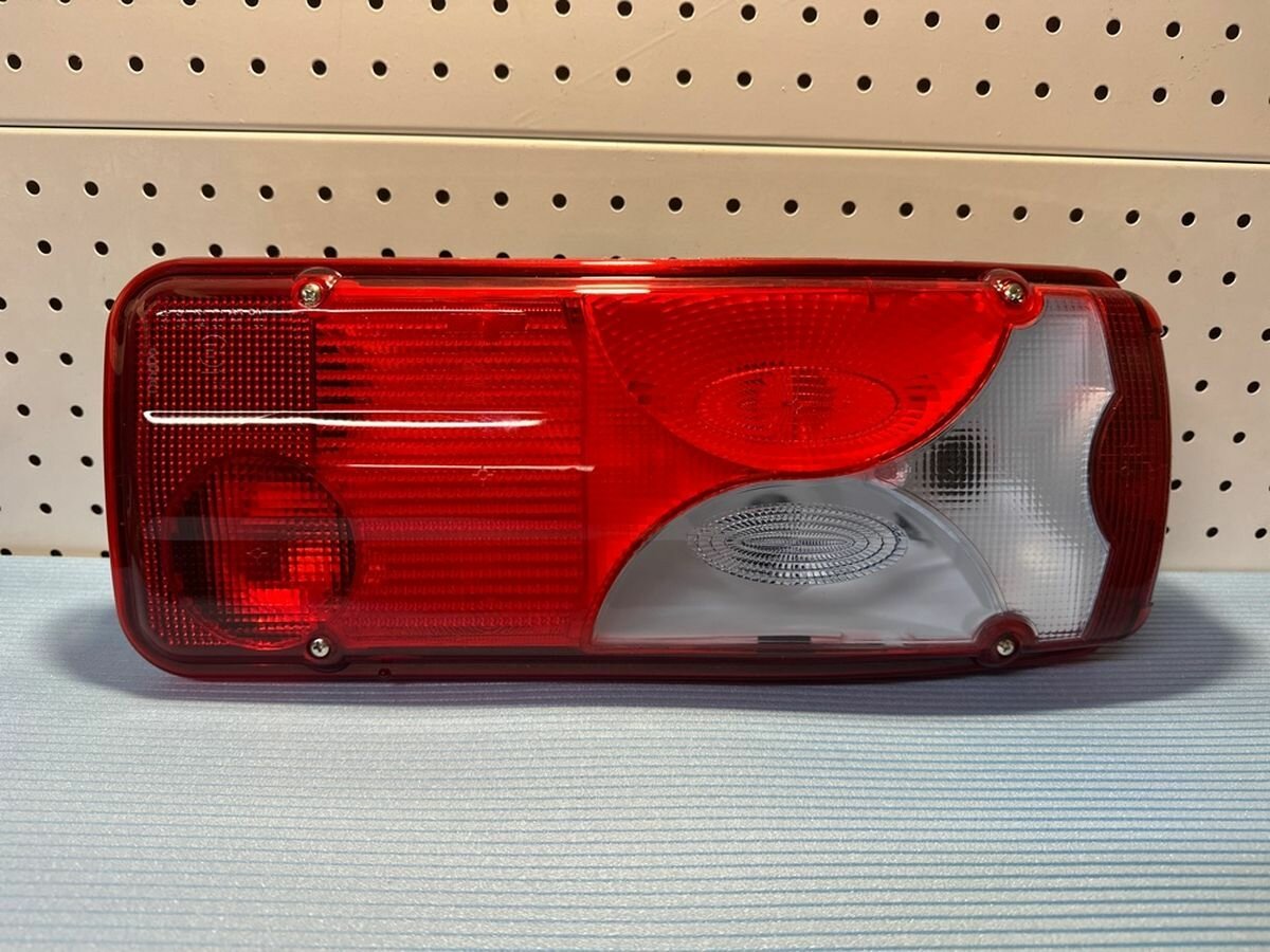 Фонарь задний правый семисекционный МАН ТГА ТГС TГЛ ТГХ ТГМ (MAN TGA TGS TGX TGL TGM)